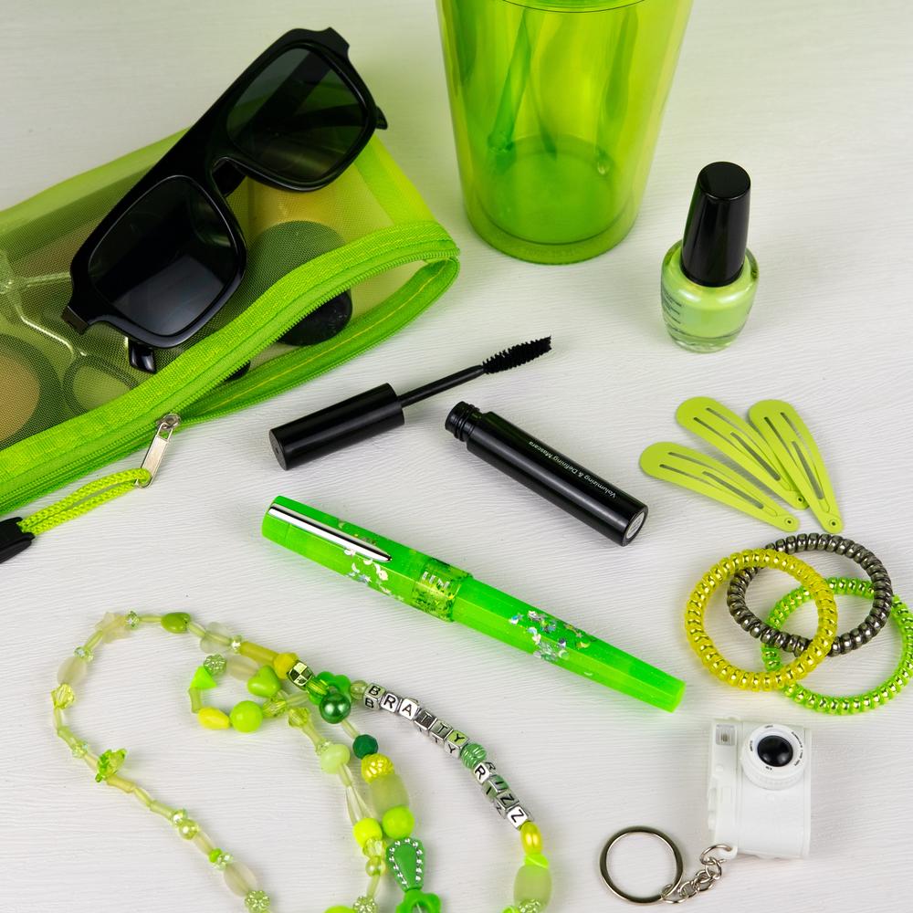 BENU × @jane_euphoria Bratty Rizz Fountain Pen | EndlessPens